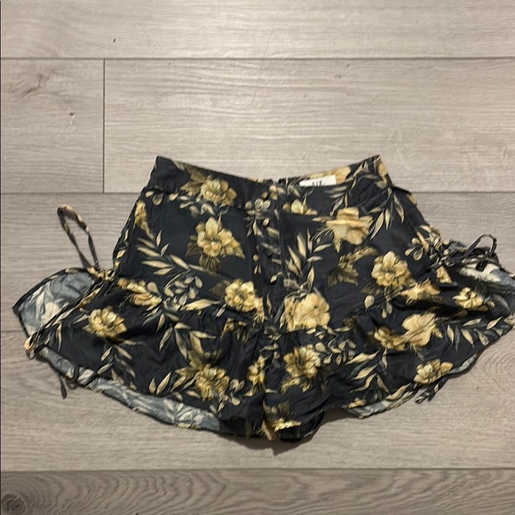 SIR the label | Shorts | Sir Brand Floral Black And Gold Shorts Size ...